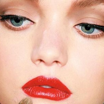 Savjeti slavne vizažistice kupnji i nanošenju crvenog ruža