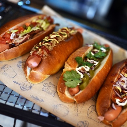 Novi Wurst bar u Teslinoj - drugačiji koncept street fooda