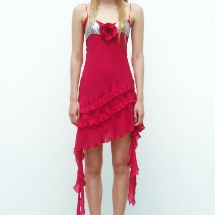 Zarina roza asimetrična haljina ukrašena cvijetom je wow